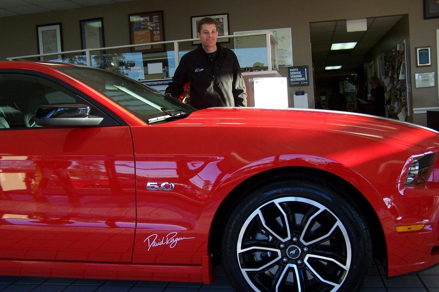 One-of-a-kind 2014 David Ragan Signature Mustang Giveaway - Mustang Specs