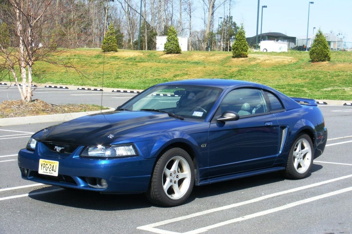 2000 Ford Mustang Research Center