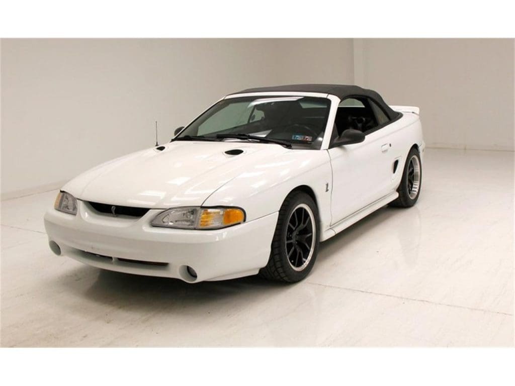 Crystal White 2000 Ford Mustang