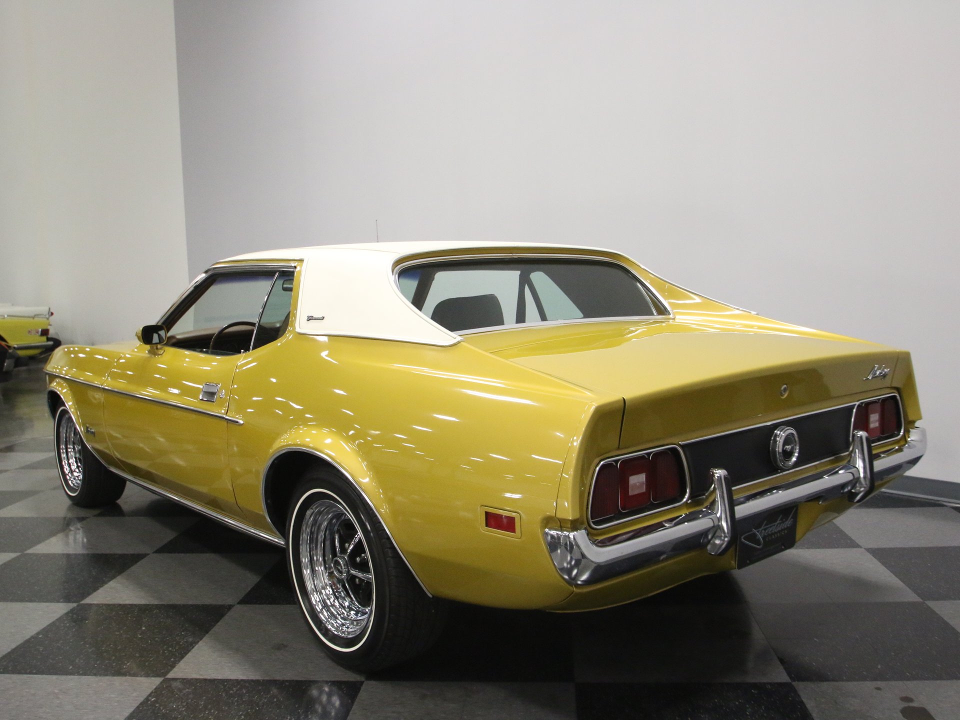 Bright Yellow Gold (Gold Glow) 1972 Ford Mustang