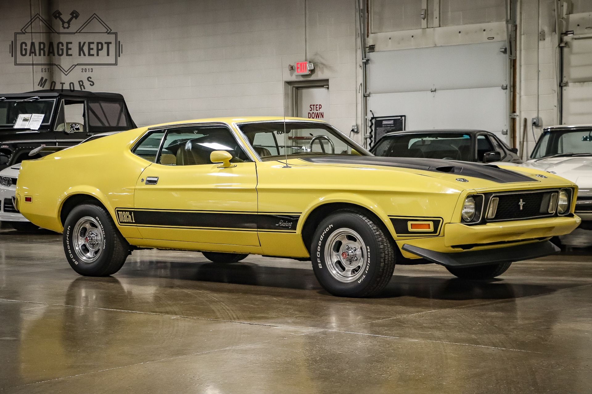 Medium Yellow Gold 1973 Ford Mustang