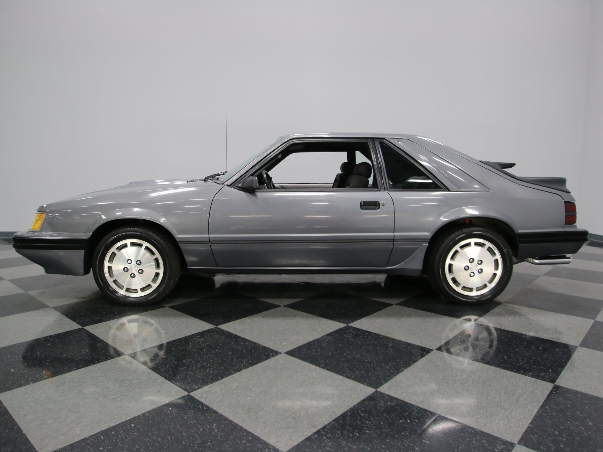 Medium Charcoal 1985 Ford Mustang