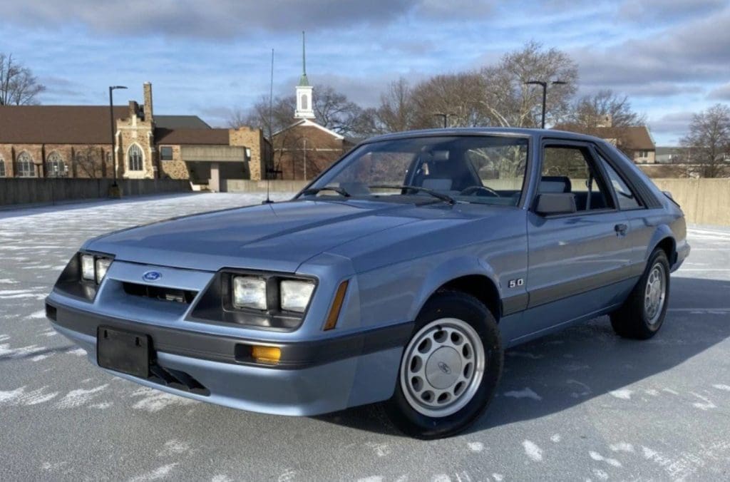 Light Regatta Blue 1986 Ford Mustang