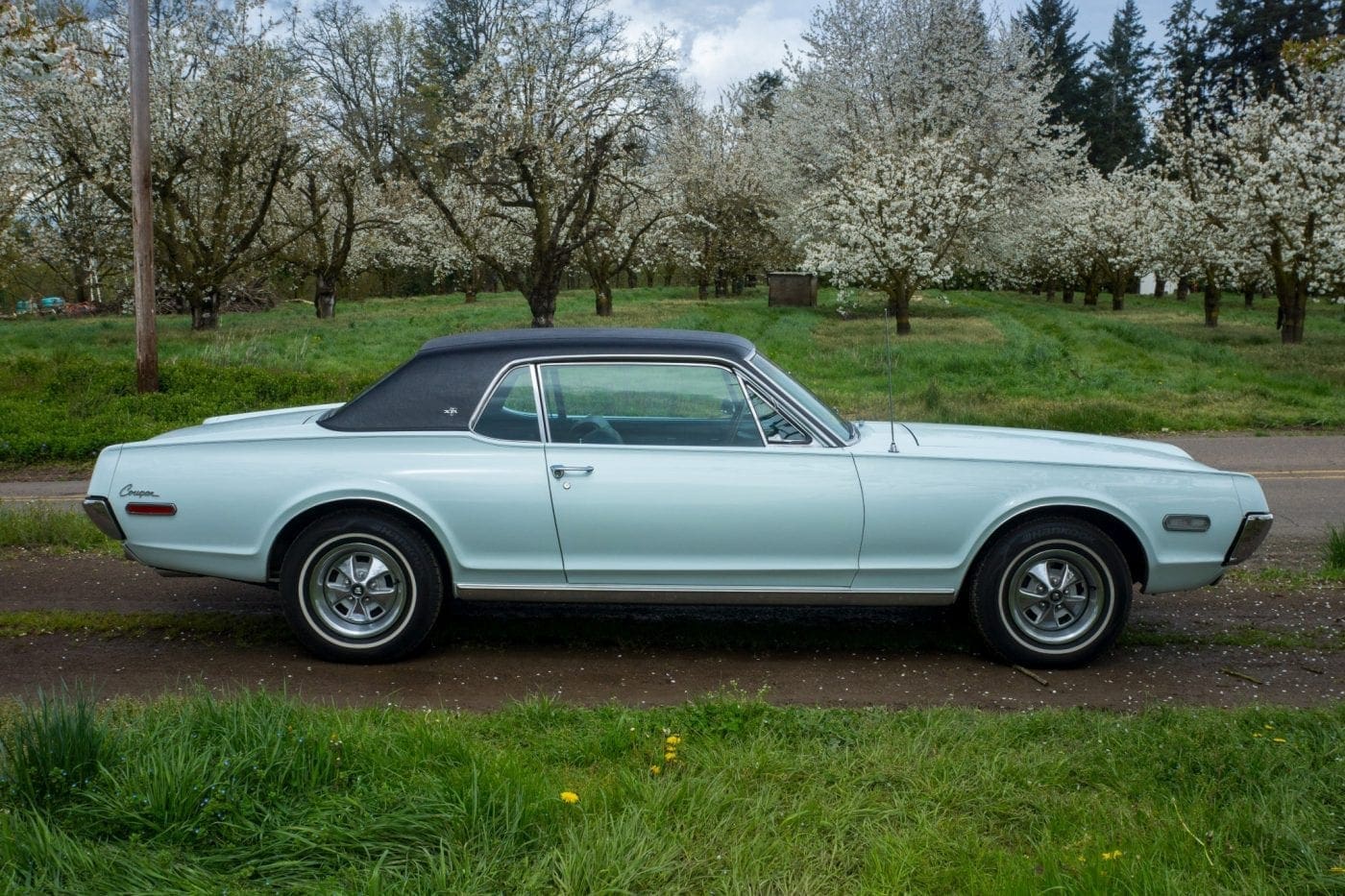Diamond Blue 1968 Ford Mustang