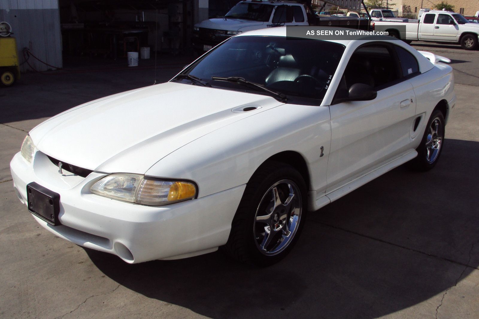 Crystal White 1995 Ford Mustang