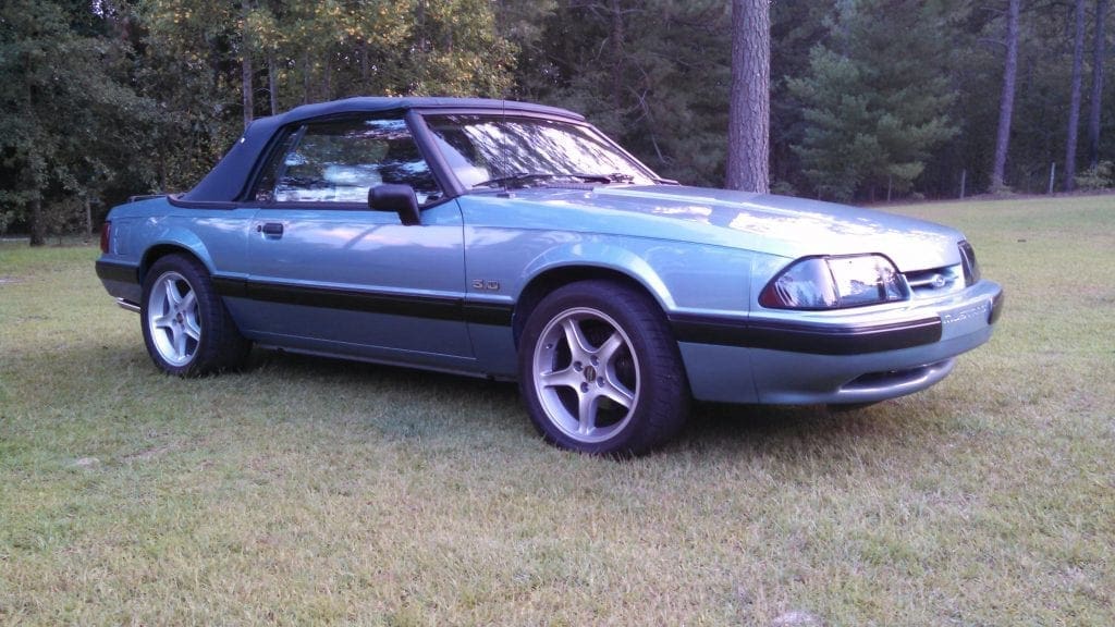 Light Crystal Blue 1990 Ford Mustang