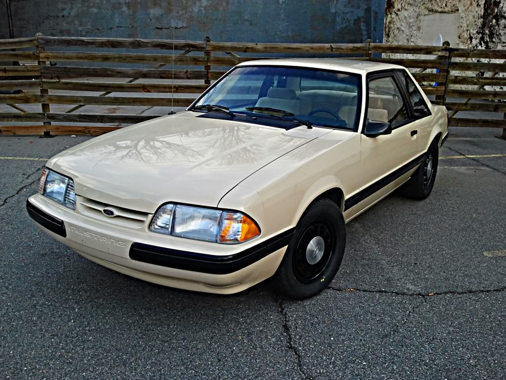 Sand Beige 1986 Ford Mustang