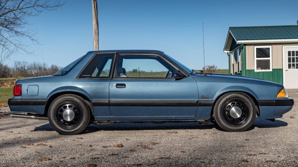 Medium Shadow Blue 1989 Ford Mustang