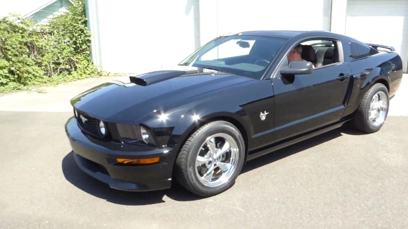 Video: 2009 Ford Mustang GT Premium In-Depth Tour - Mustang Specs