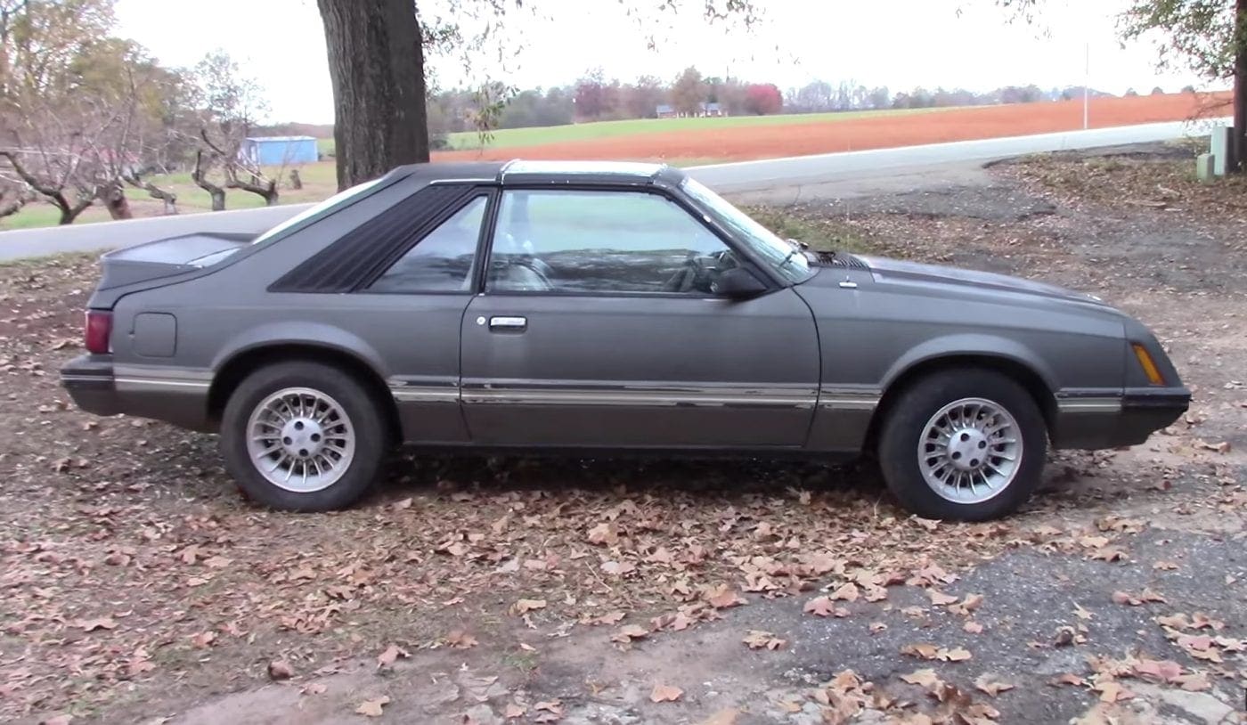 Video: First Driving Experience With A 1981 Ford Mustang - Mustang Specs