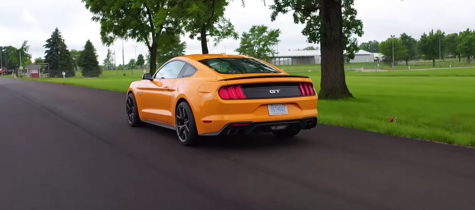 Video: 2018 Ford Mustang GT vs 2018 BMW M4 Comparison - Mustang Specs