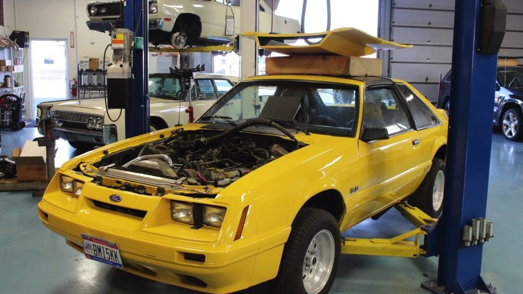 Video: 1985 Ford Mustang Foxbody Restoration - Mustang Specs