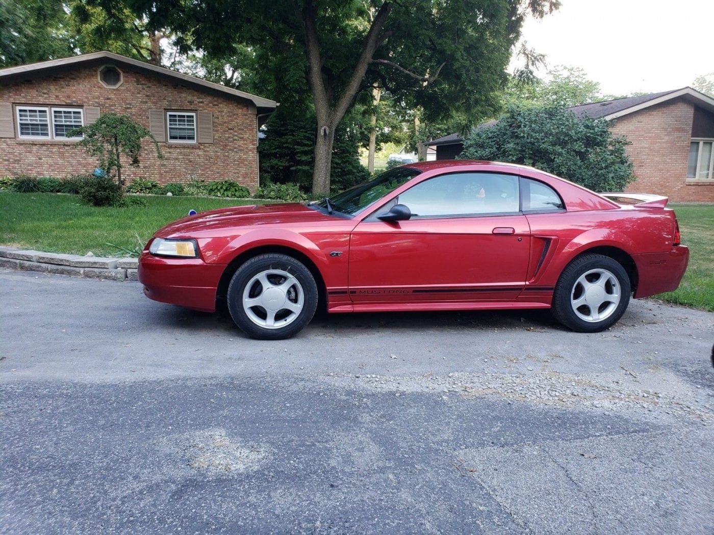 2000 Ford Mustang GT Wallpapers | MustangSpecs.com