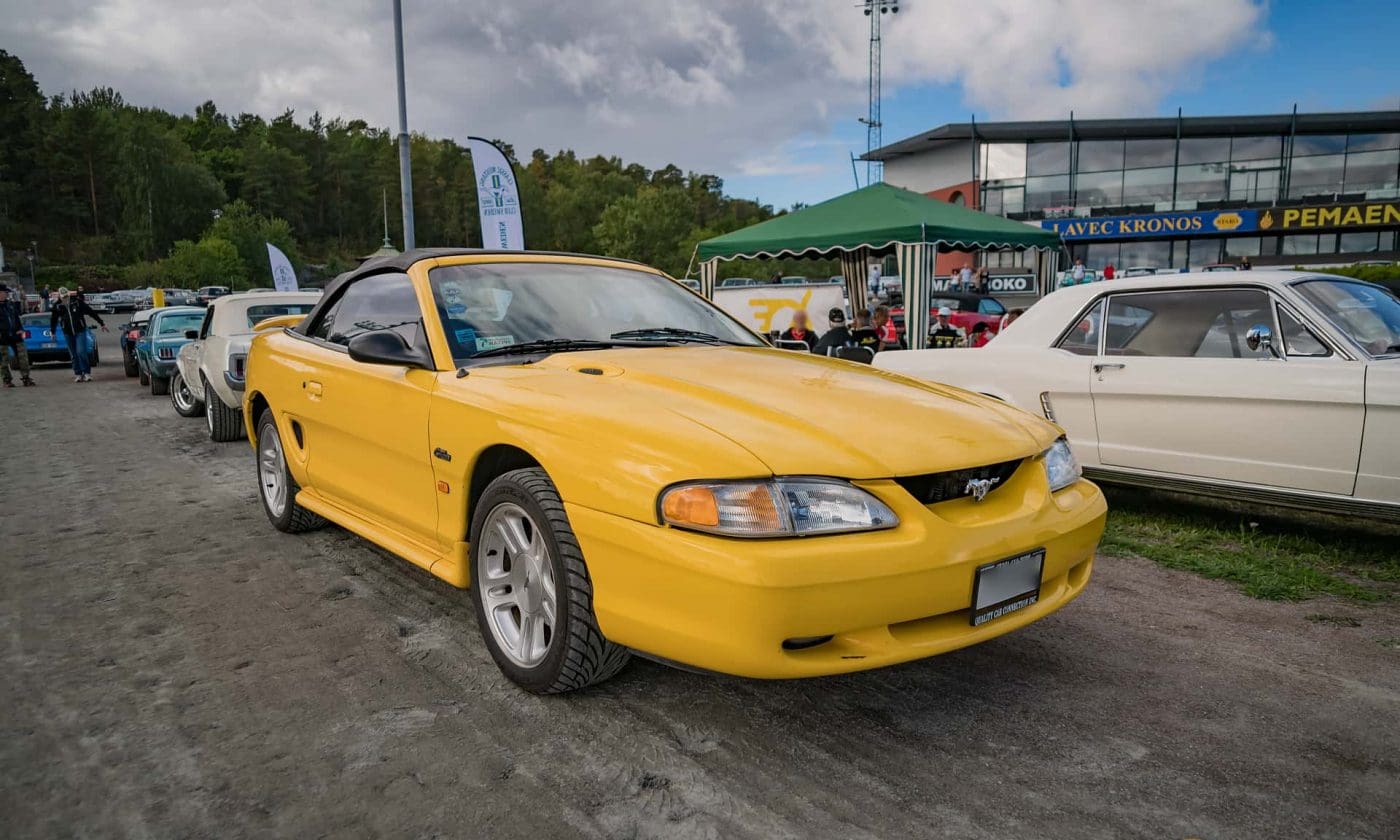 1998 Ford Mustang GT Wallpapers | MustangSpecs.com